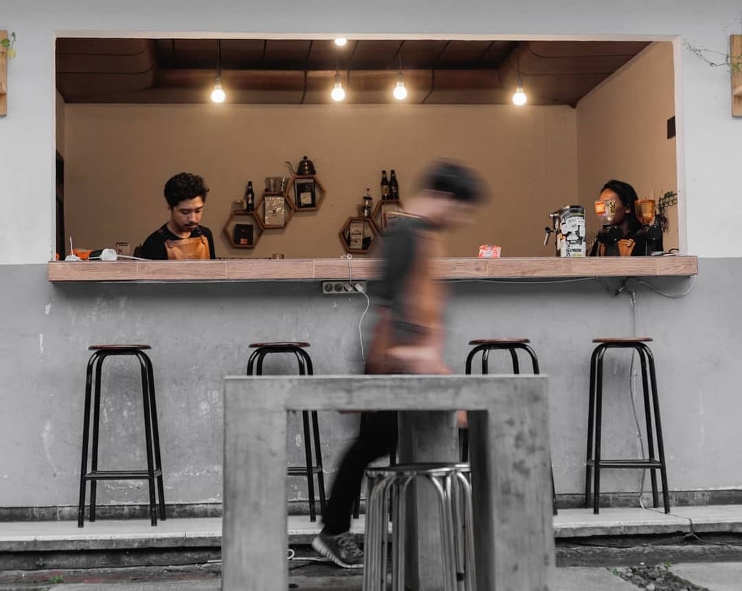 Halter Coffee, Rekomendasi Tempat Hangout di Malam Minggu