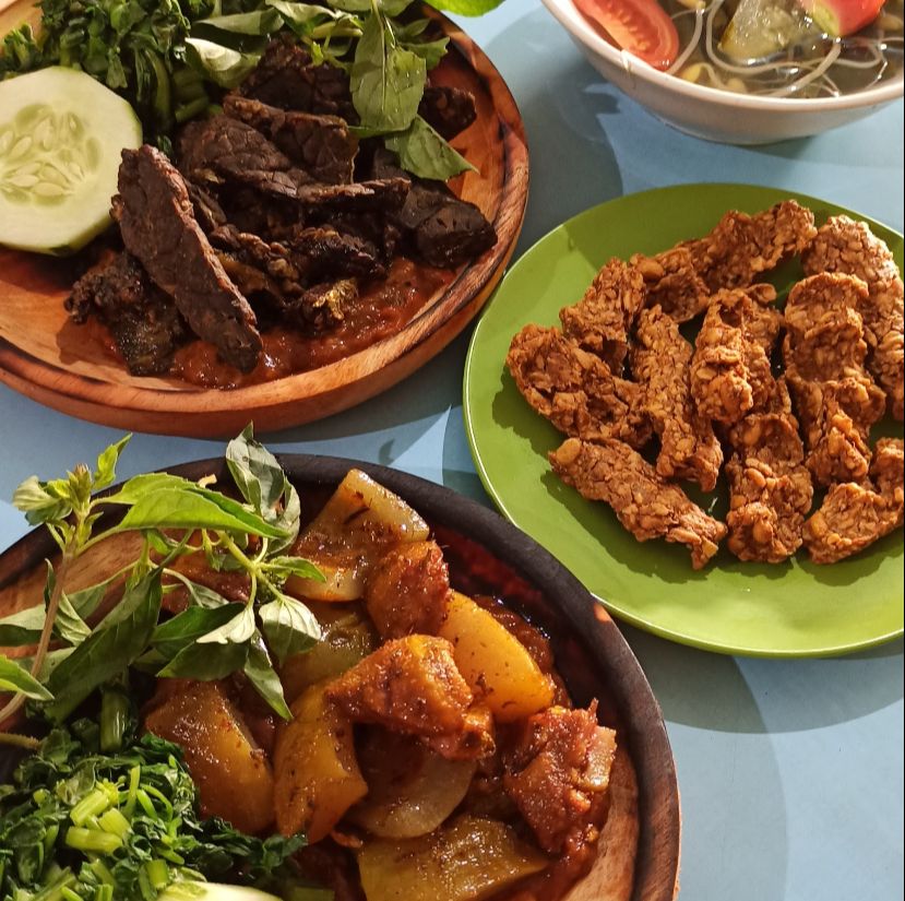 Madangkara, Warung Legend di Kota Malang Sajikan Lalapan Kikil Sapi ...